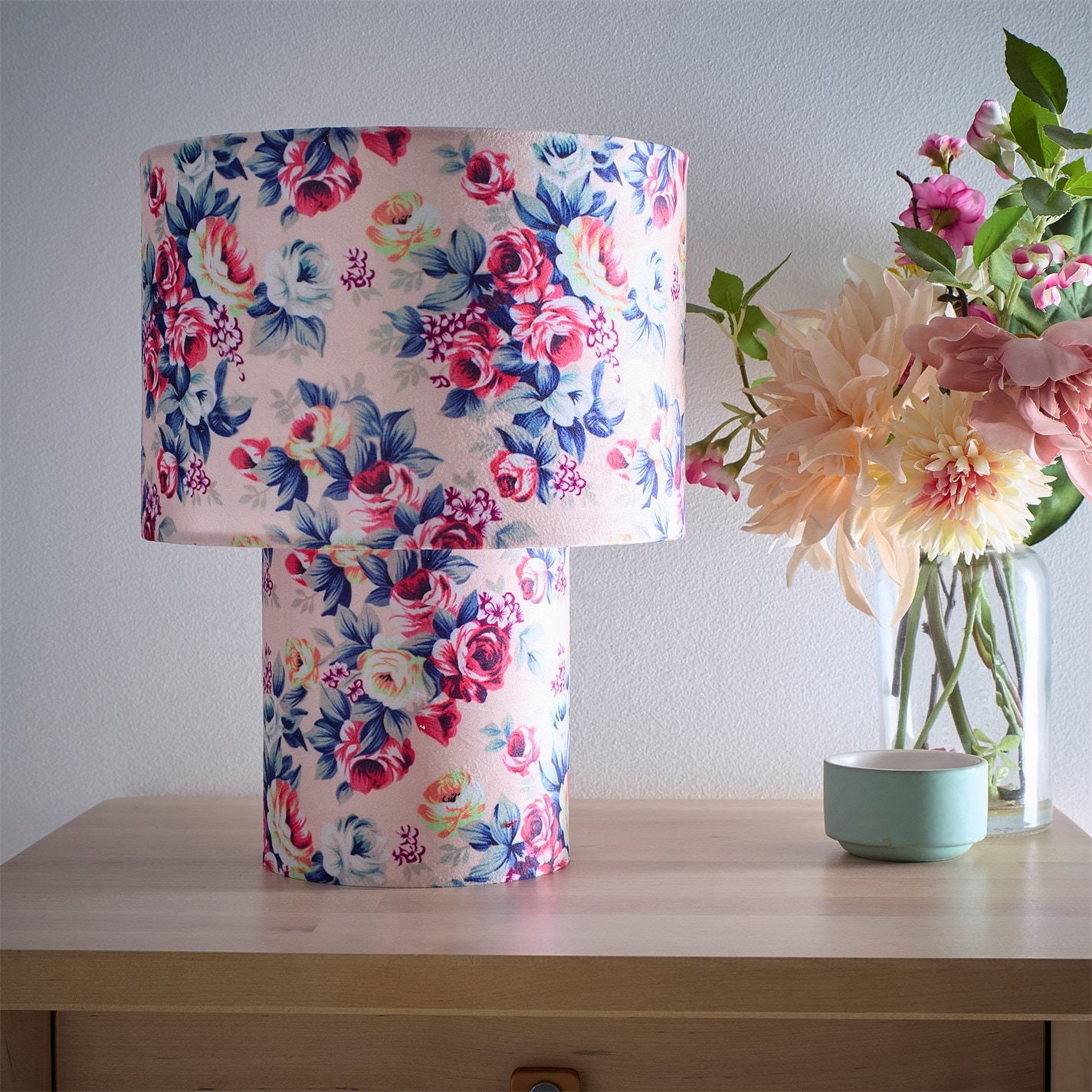 K Living | Kobe Pink Rose Bud Printed Velvet Table Lamp | Pink ...
